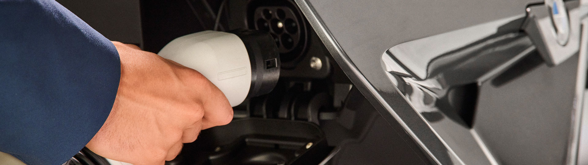 Range & Charging | CE 04 | BMW Motorrad